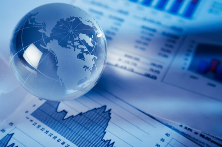 How to Learn the Mental Models of Charlie Munger: Be a Book with Legs